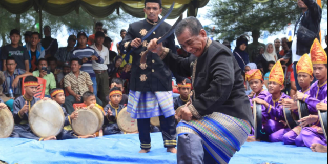 Mengenal Lebih Jauh Tradisi Khas Aceh, Ilmu Kebal Rapai Daboh | Hibur.id