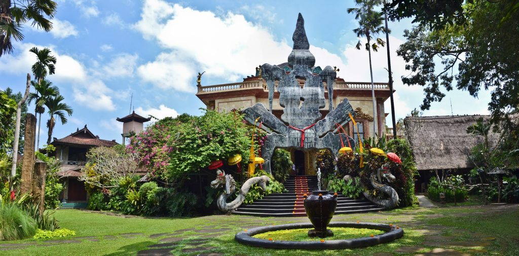 Melihat Hasil Karya Sang Maestro Antonio Blanco di The Blanco ...