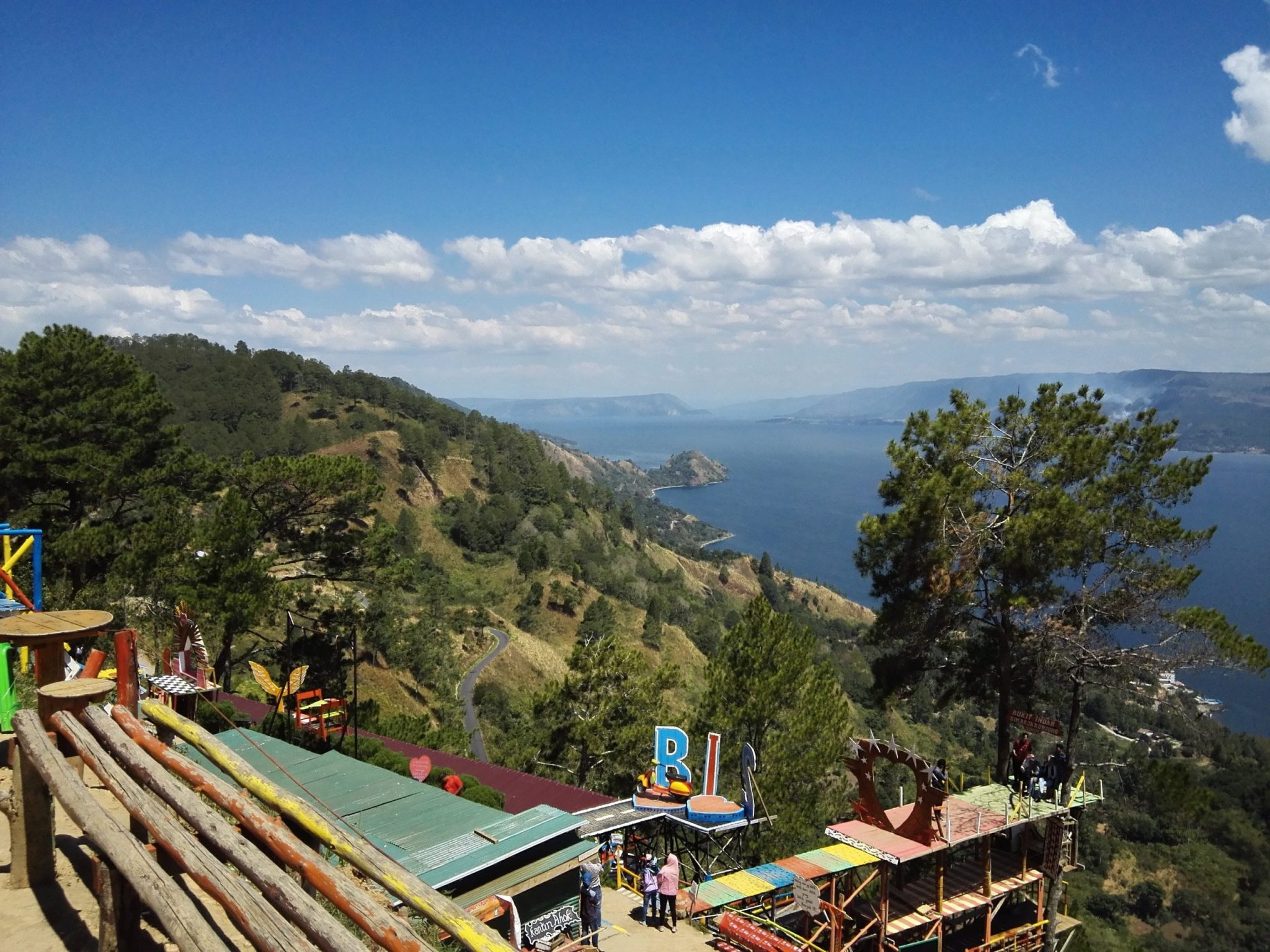 Menikmati Keindahan Danau Toba Dari Ketinggian Dengan Berkemah Di Bukit ...