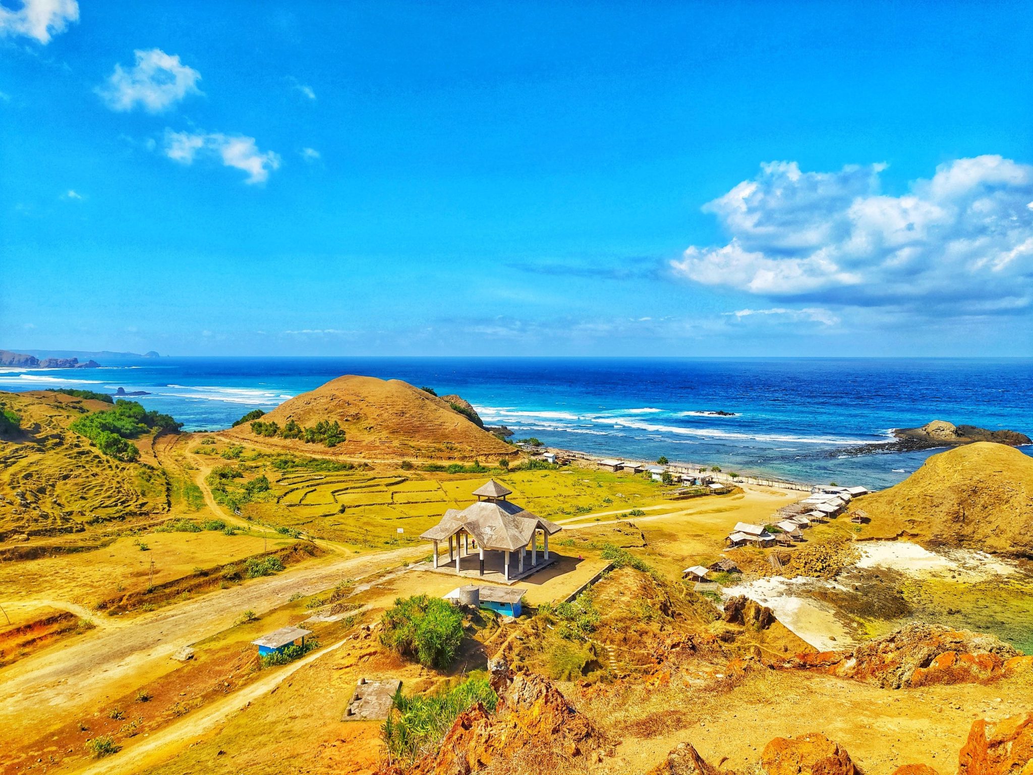Pesona Pantai Seger Mulai Dari Snorkeling Hingga Patung Putri Mandalika ...
