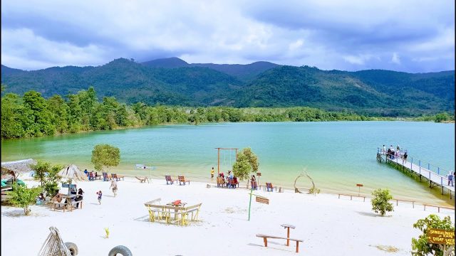 Keindahan Danau Pading, Lokasi Wisata Yang Dulunya Bekas Tambang Timah ...
