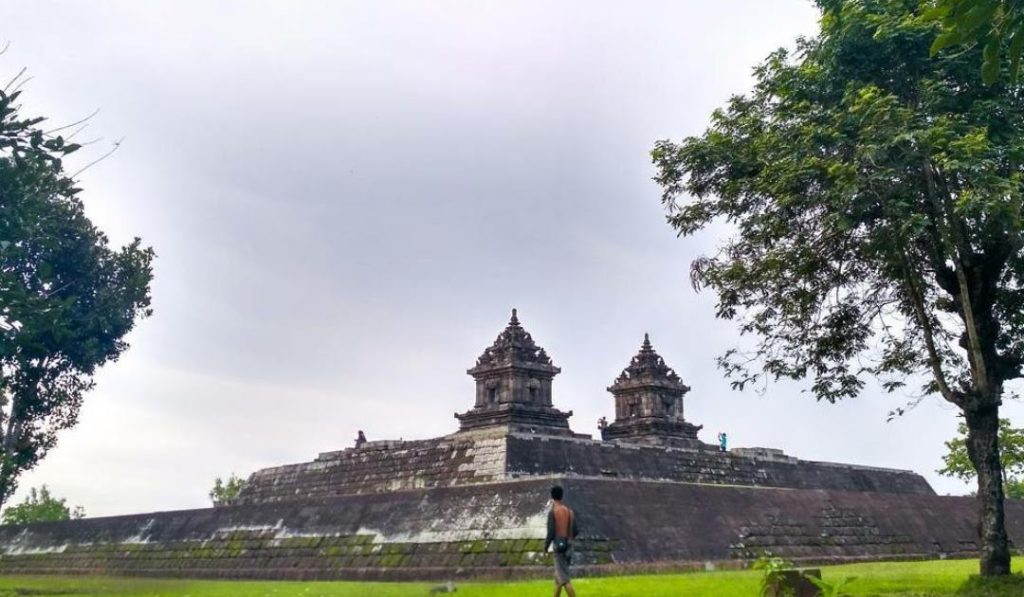 Menikmati Indahnya Sunset Di Candi Barong Daerah Istimewa Yogyakarta ...