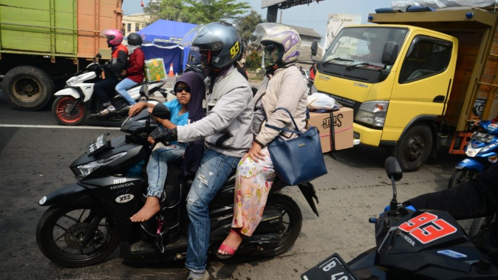 10 Barang yang Wajib dibawa Saat Mudik Naik Motor, Jangan Sampai ...
